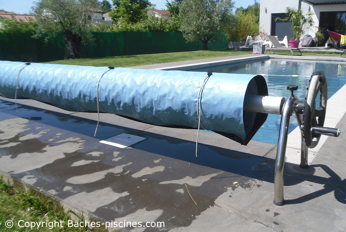 Piscine : mise en place de la bache de protection - Baches ... Piscine : mise en place de la bache de protection - Baches ...